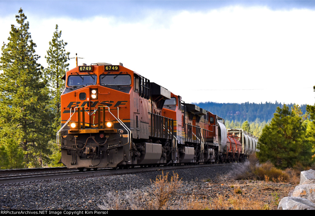 BNSF 6749 EB UP Roseville (Donner Pass) Sub